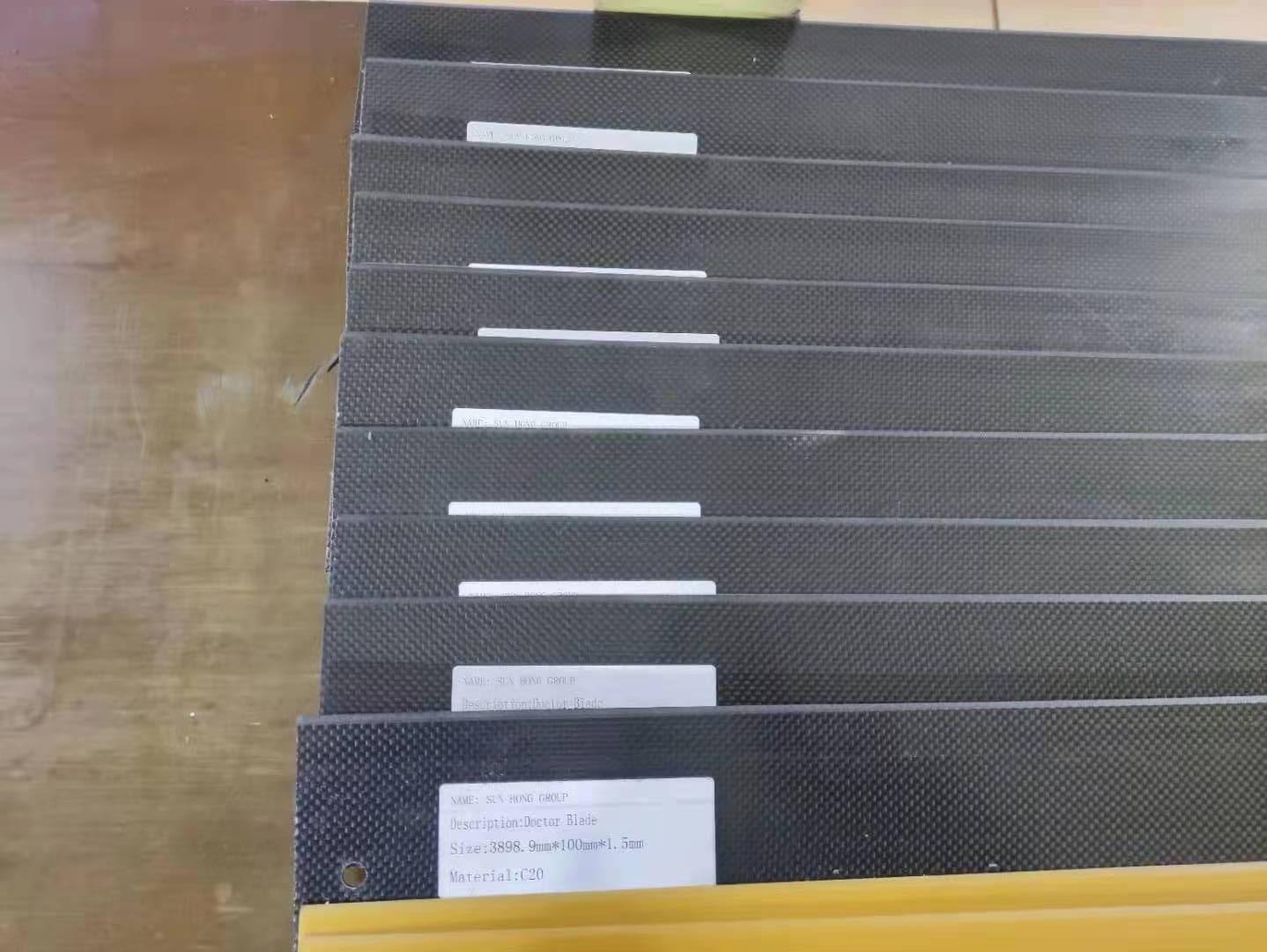 carbon fiber doctor blade for paper machine